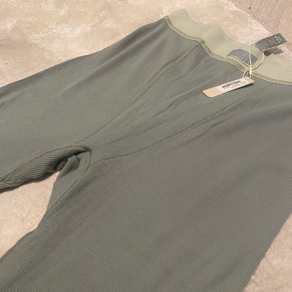 SKIMS | Pants & Jumpsuits | Skims Beautiful Mineral Color Leggings ...